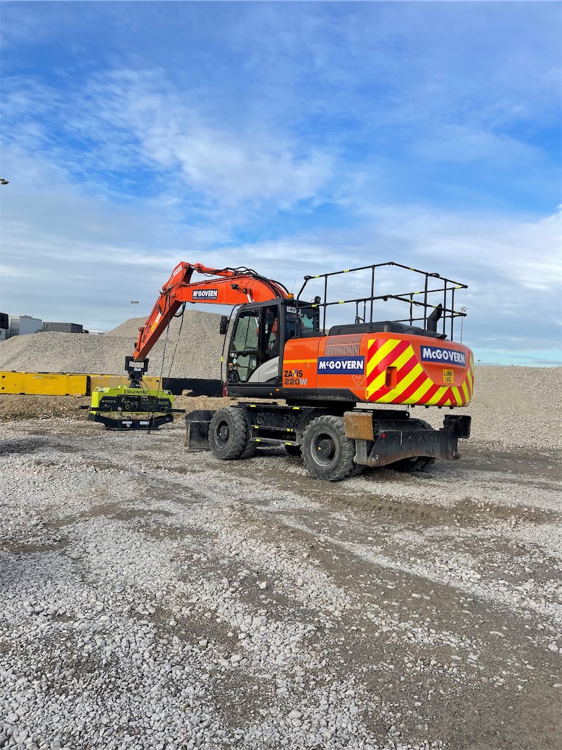 Hitachi ZX220W-7 (24t Mono Boom)